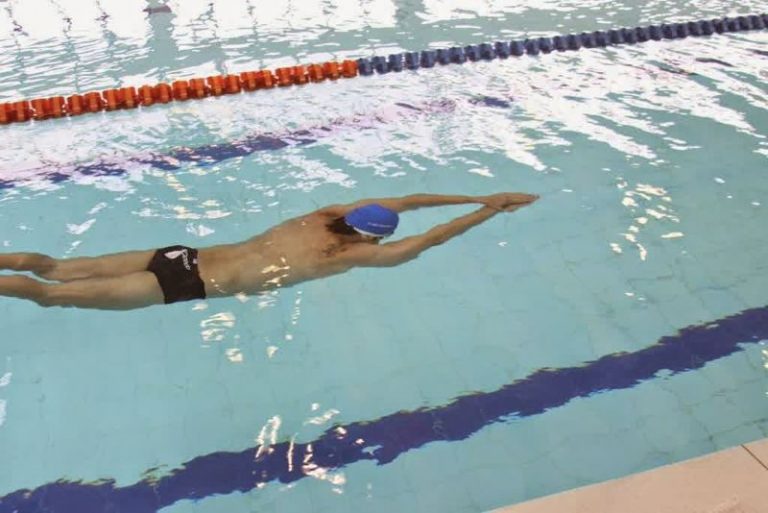 √ 4 Teknik Renang Gaya Bebas Beserta Gambarnya (Lengkap)