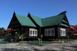 √ 5 Rumah Adat Kalimantan [Gambar & Ciri Khasnya]